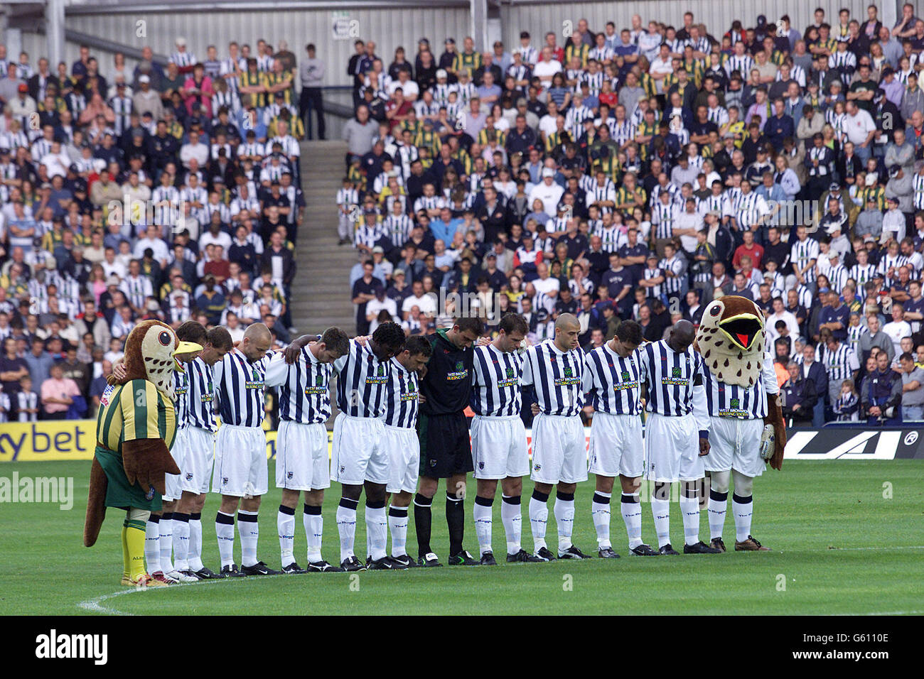Football - Minutes Silence Stock Photo - Alamy