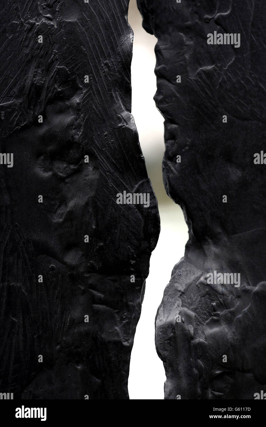 A sculpture by artist Ann Christopher RA called Dark Line at the ...