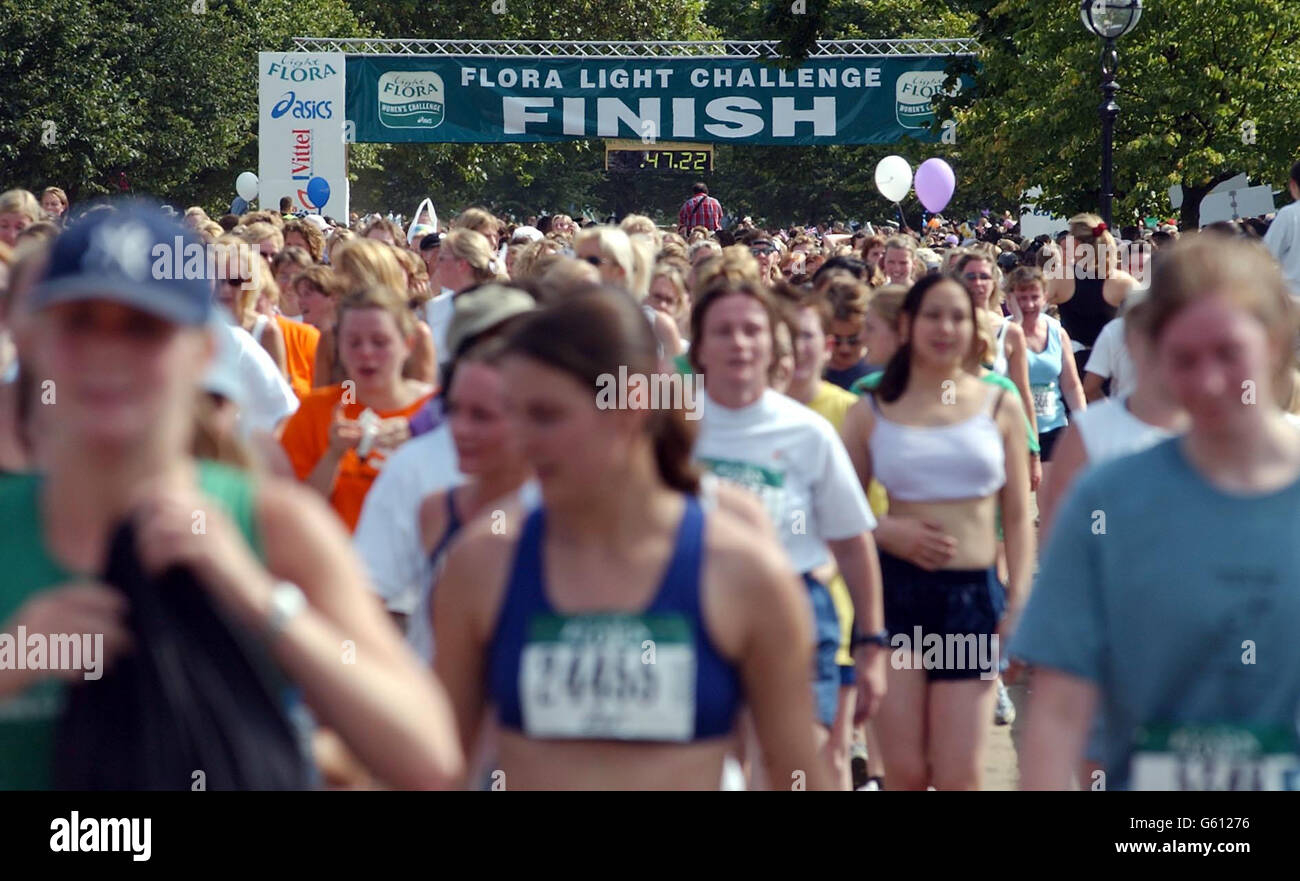 Flora Light Challenge Mini Marathon. A crowd of women finish the Women ...