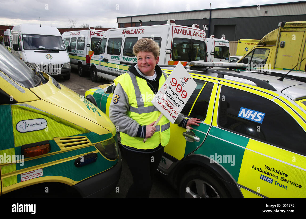 Yorkshire Ambulance Service Paramedic High Resolution Stock Photography ...