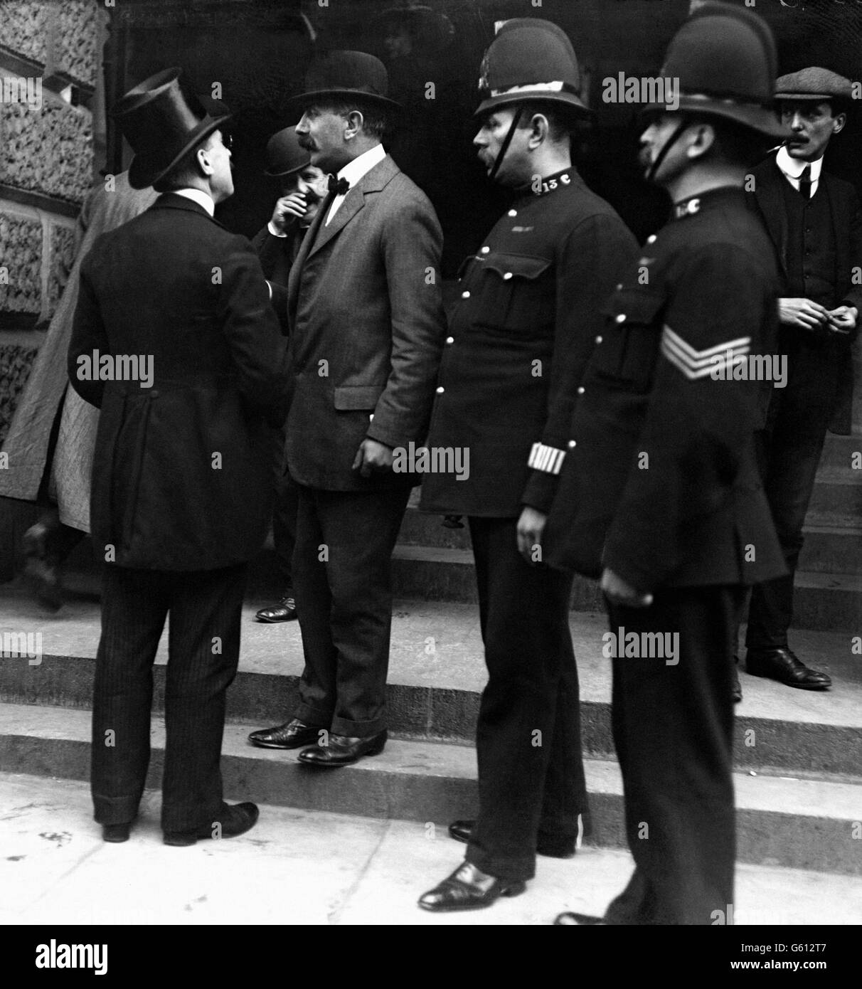 Crime murder police hat Black and White Stock Photos & Images - Alamy