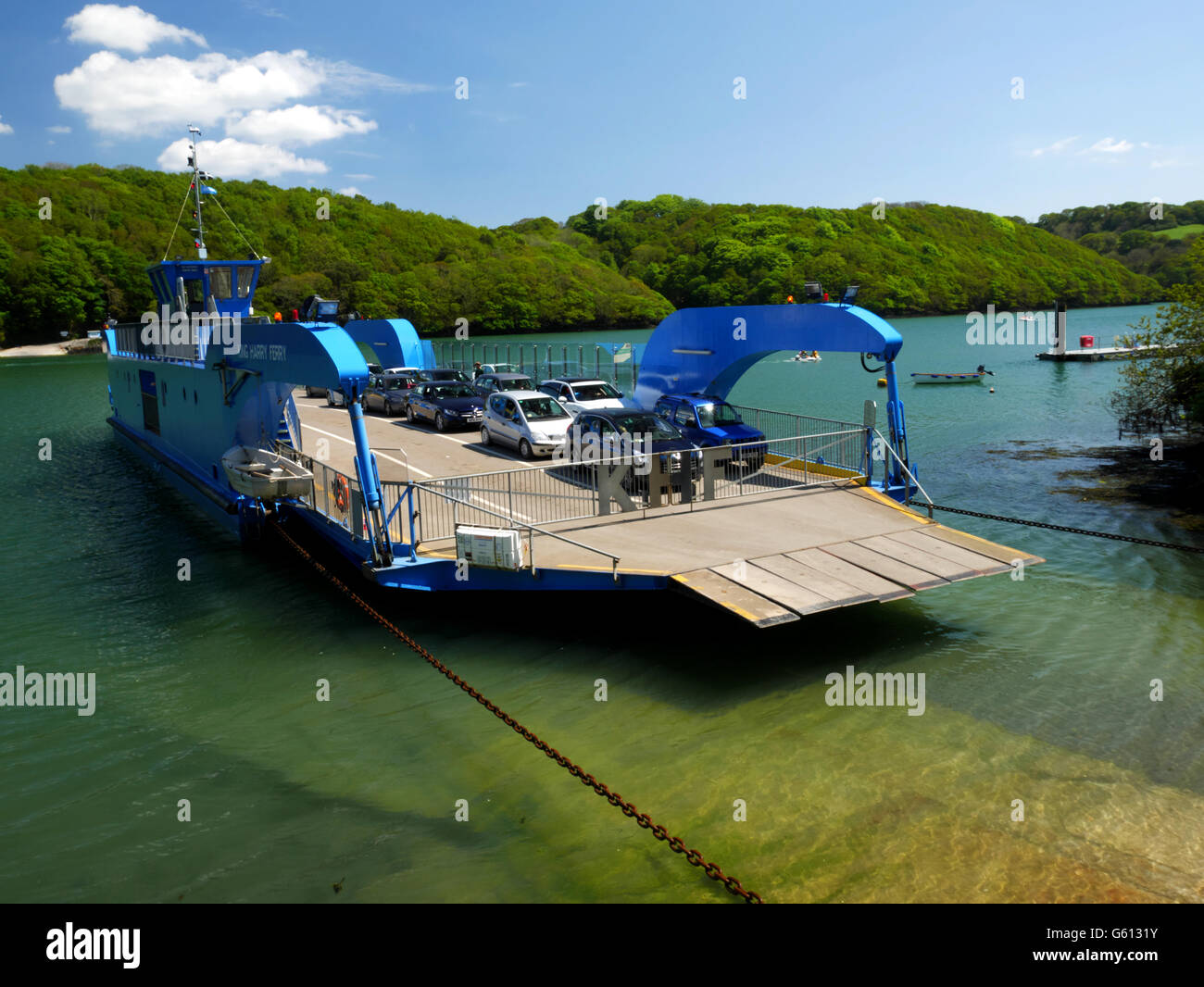 A chain driven car ferry crossing the River Fal from Philleigh to Feock ...