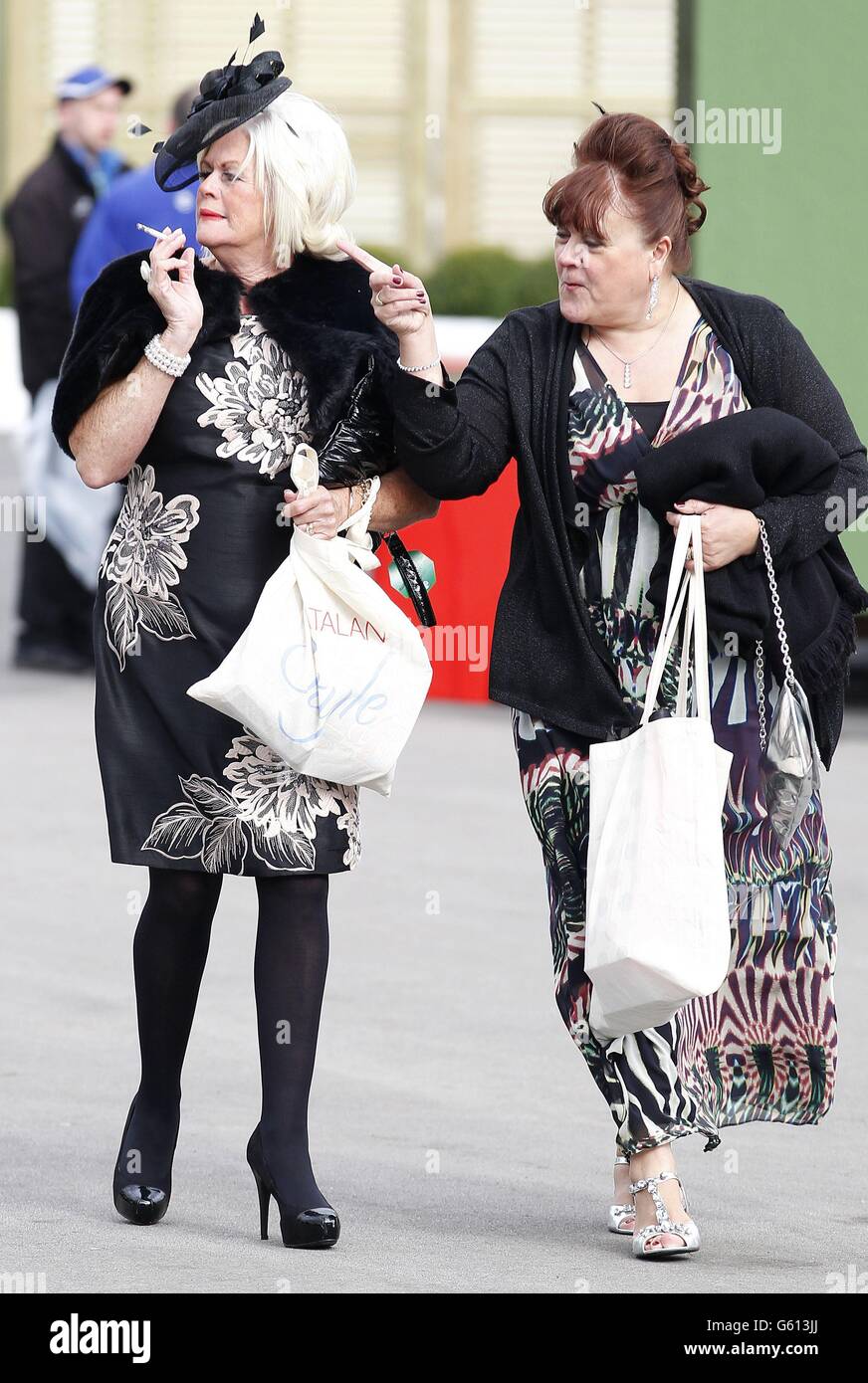 Racegoers arrive aintree ladies day grand national meeting aintree ...