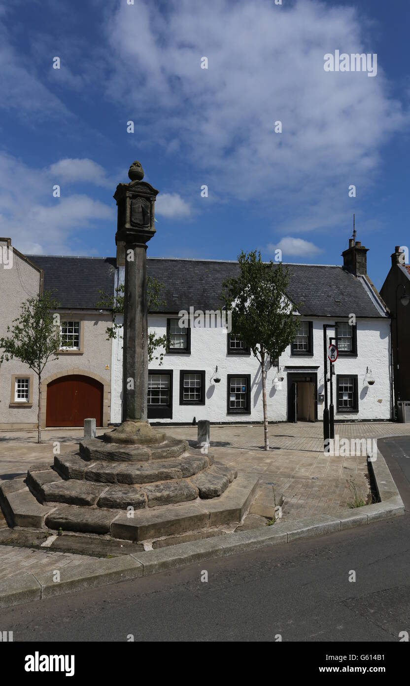 Mercat Cross and Elphinstone Inn Airth Scotland June 2016 Stock Photo ...