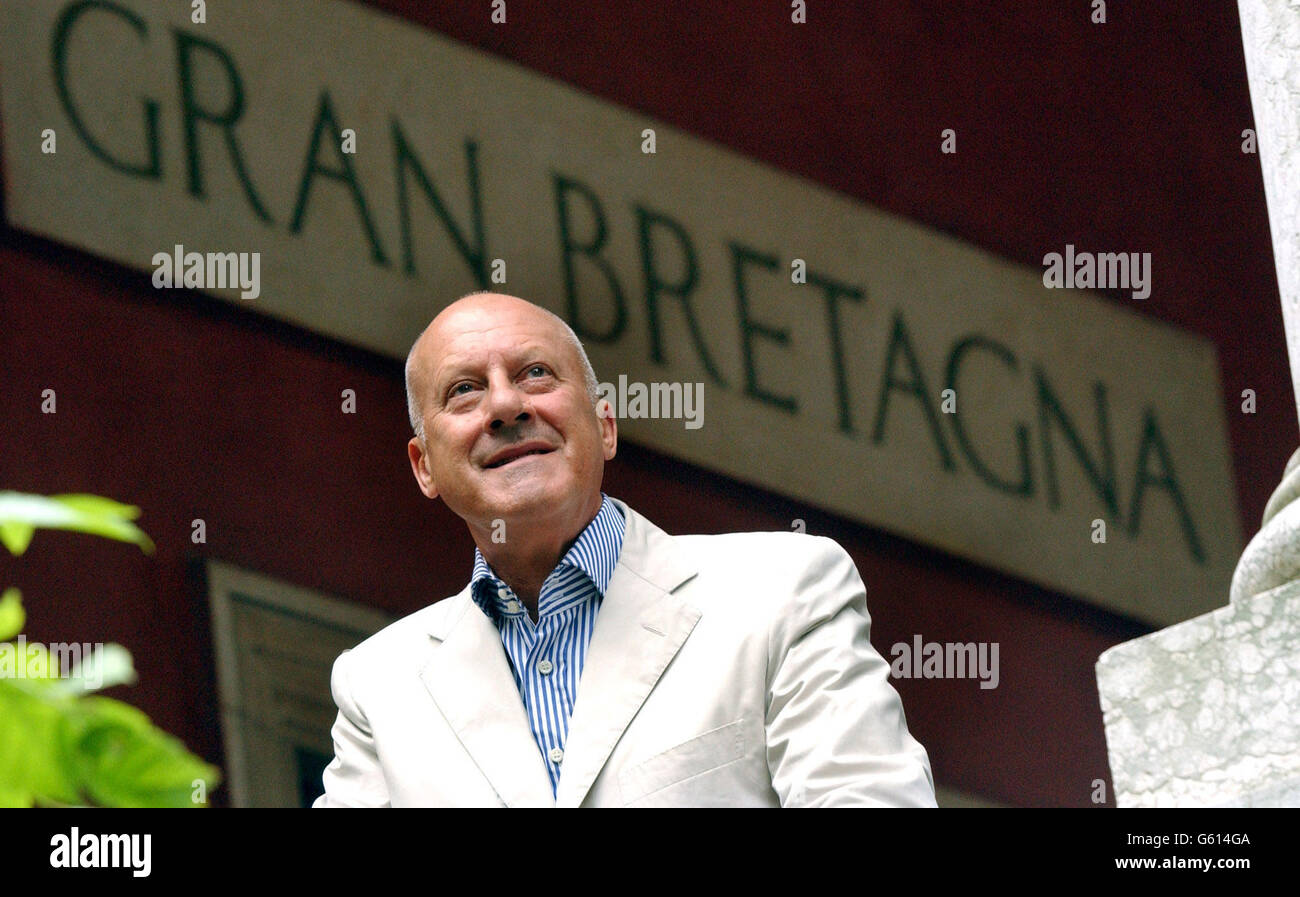 Sir Norman Foster - Venice. Sir Norman Foster poses for photographer ...
