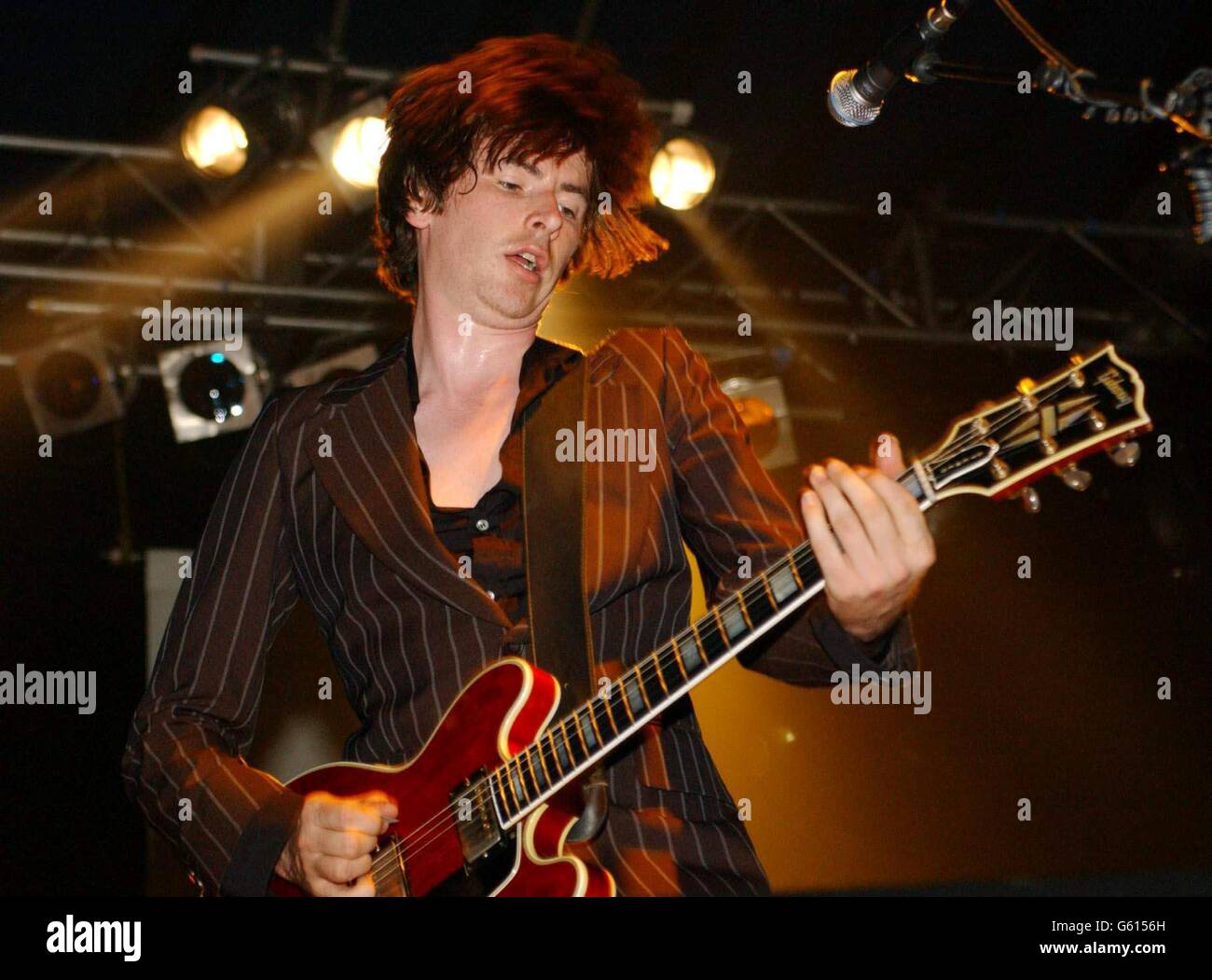 Bernard Butler V2002 festival Stock Photo - Alamy