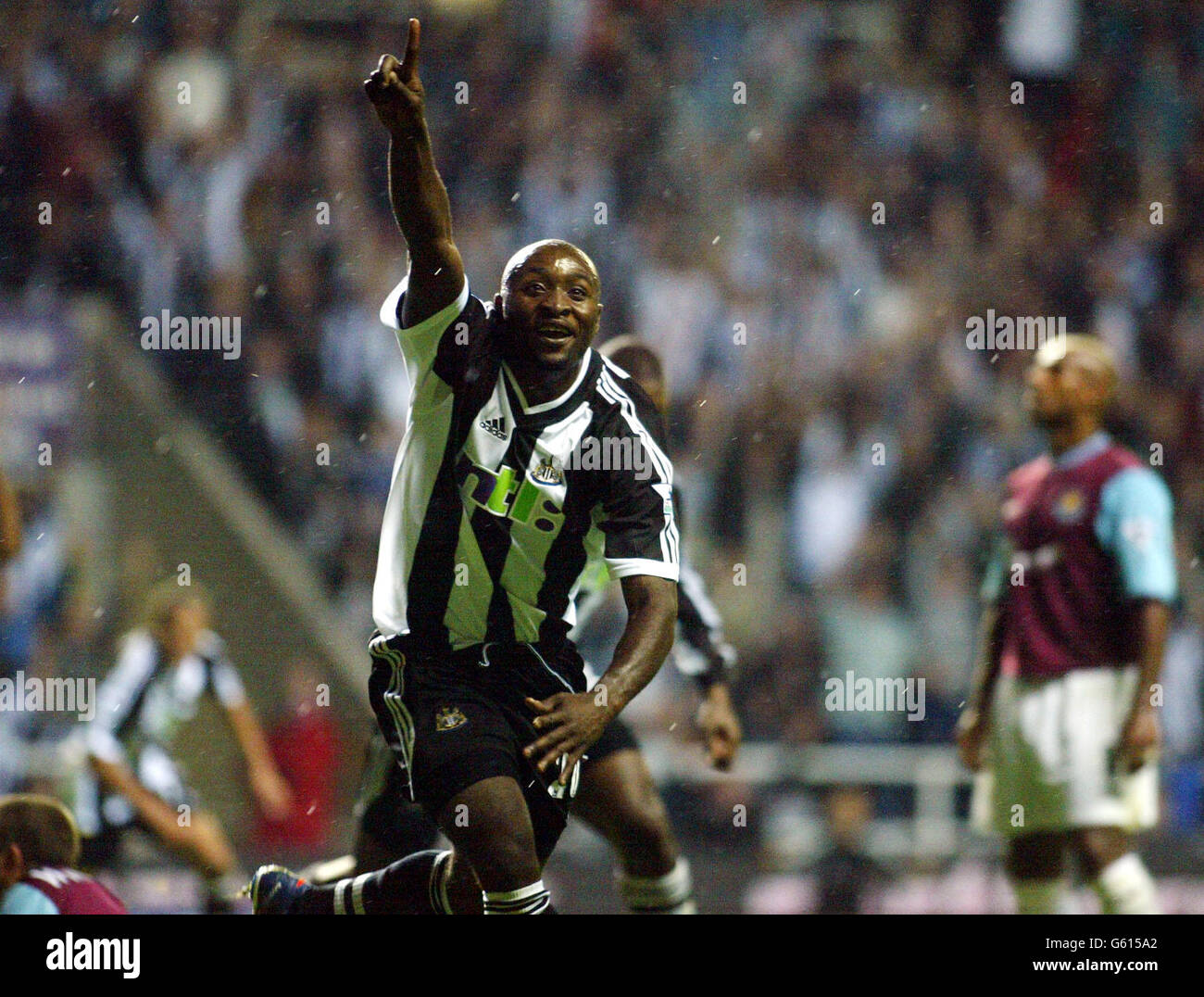 Football celebrating lua lua hi-res stock photography and images - Alamy