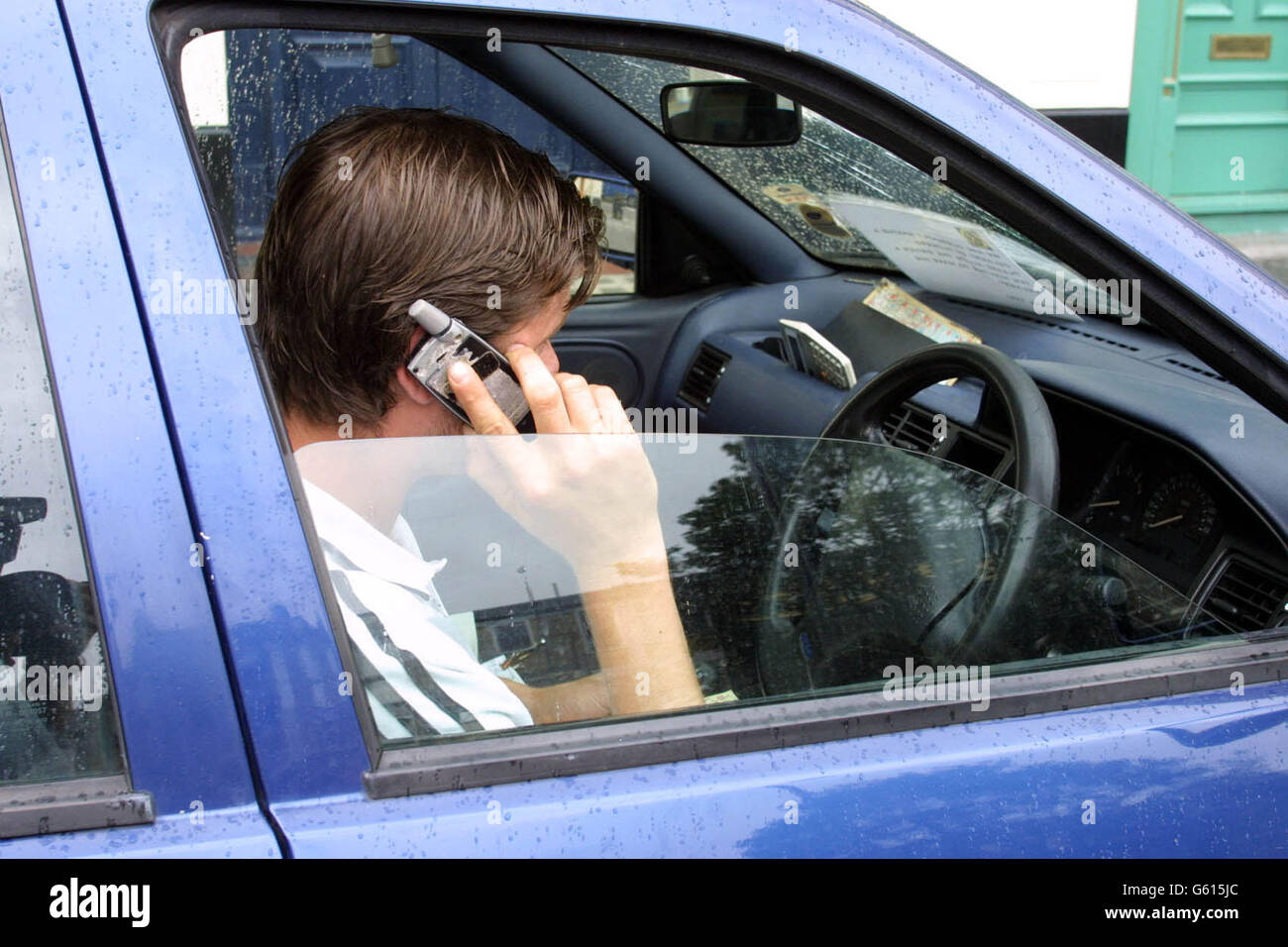 Hand held mobile driving hi-res stock photography and images - Alamy