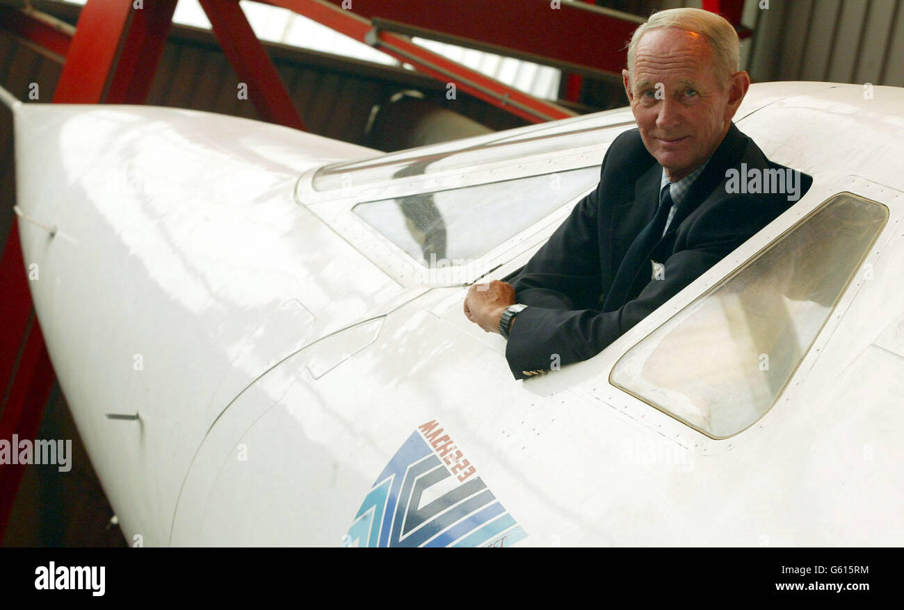 Concorde pilots hi-res stock photography and images - Alamy