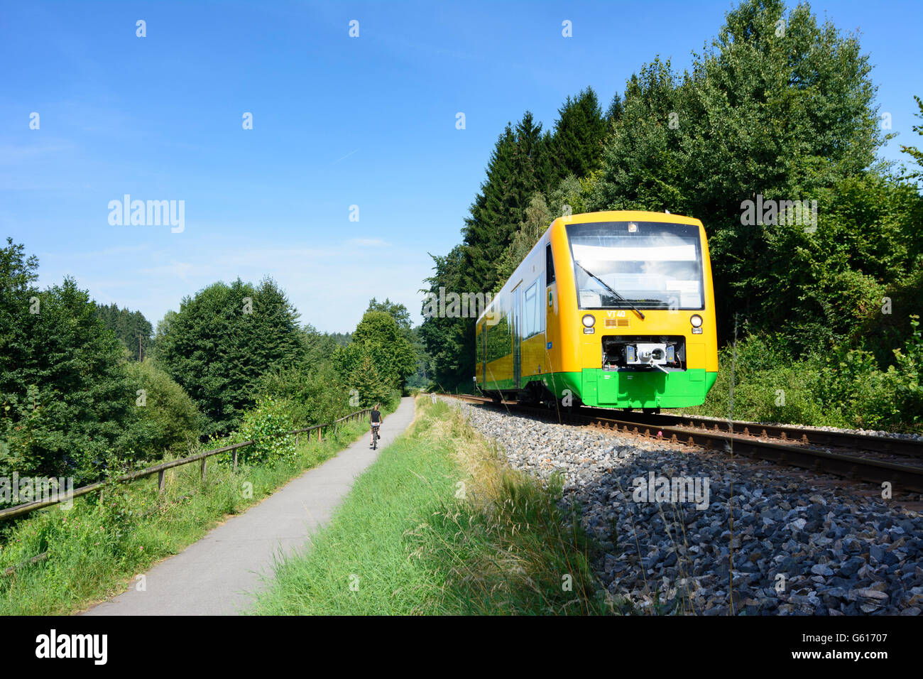 bike path at river Regen, railcar, railway line Oberpfalzbahn, cyclist ...