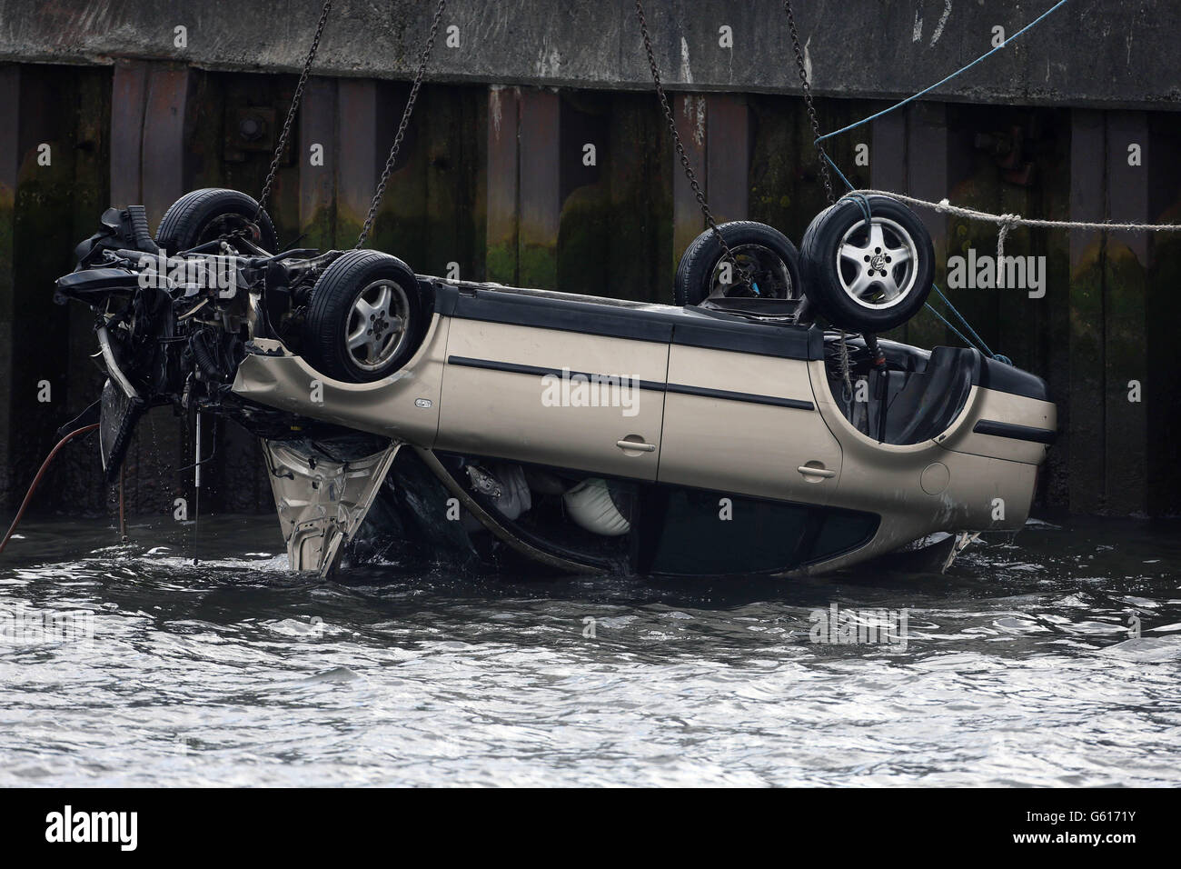Car search hi-res stock photography and images - Alamy