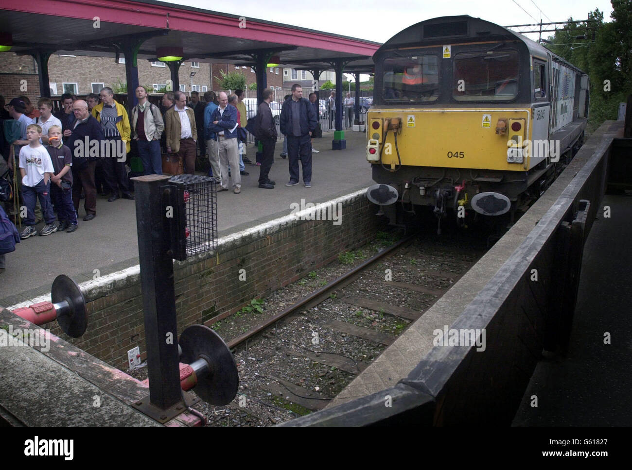 Train spotters walton on naze hi-res stock photography and images - Alamy