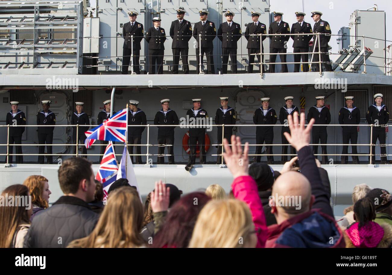 HMS Edinburgh, the Navy's last remaining Type 42 destroyer returns to ...