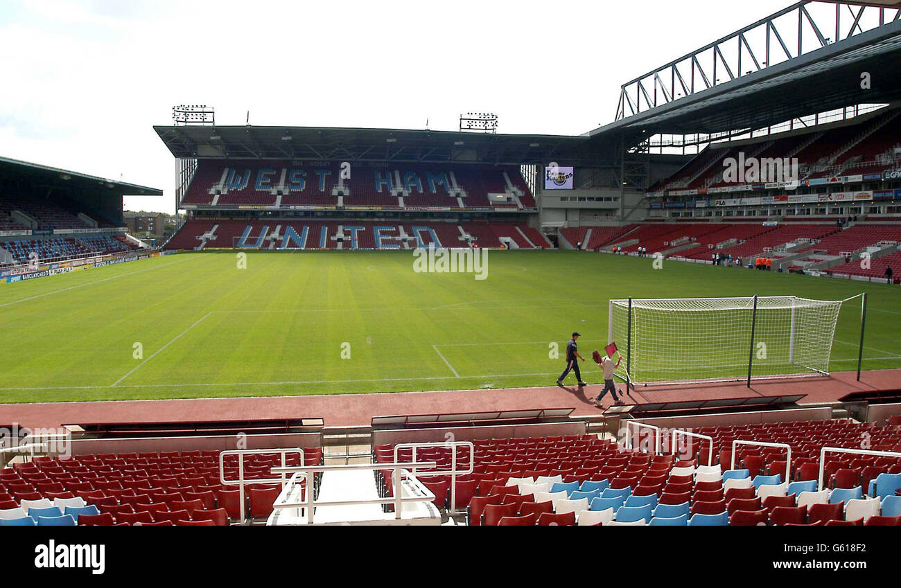 Upton park football ground hi-res stock photography and images - Alamy