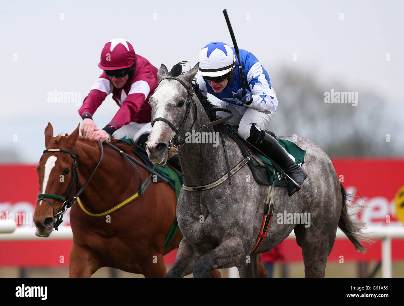 Ladbrokes irish grand national day hi-res stock photography and images ...
