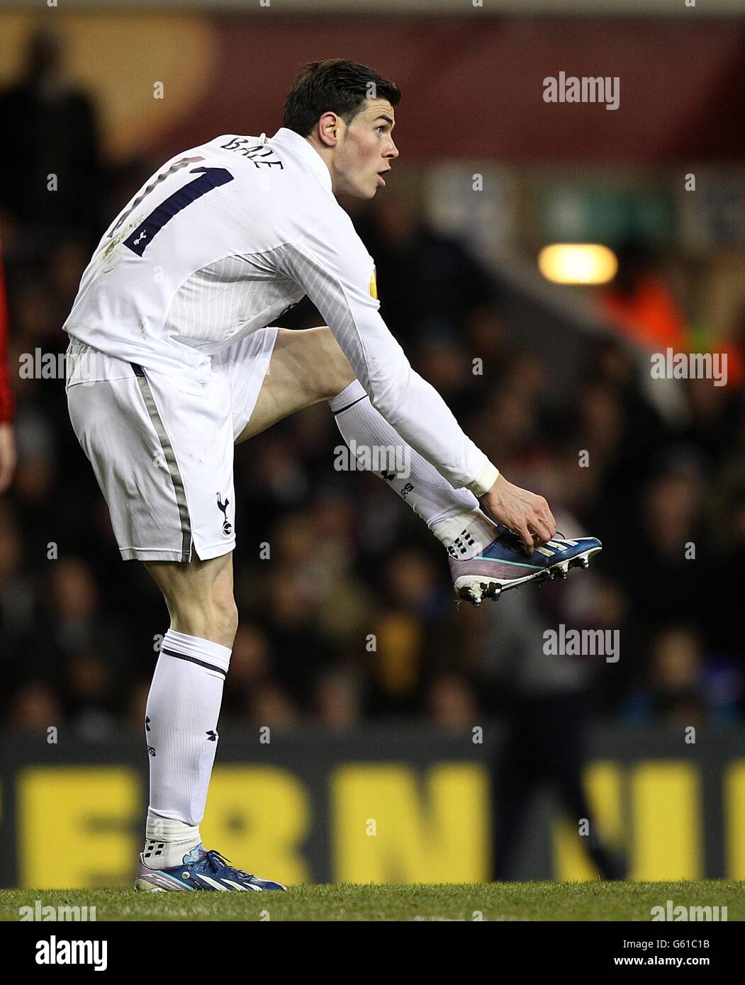 Ties the laces hi-res stock photography and images - Alamy