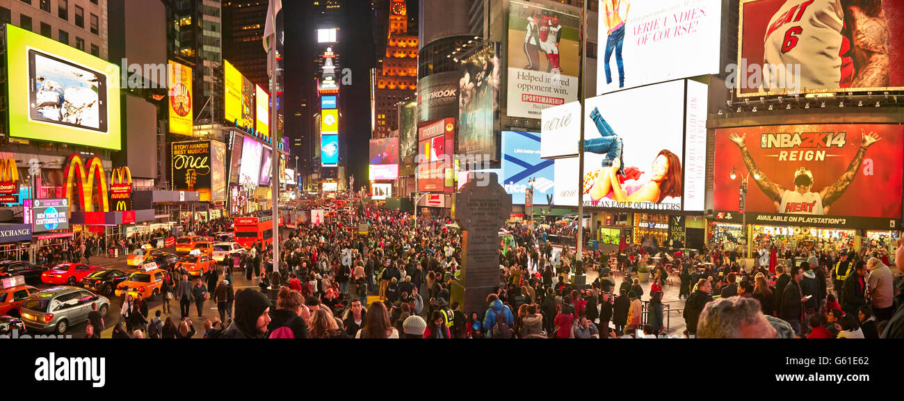 New york times square panoramic hi-res stock photography and images - Alamy