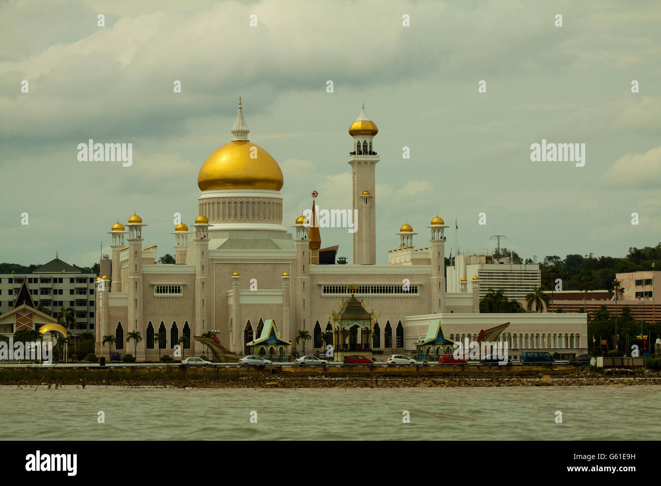 Sultan Omar Ali Saifuddin Mosque in Bandar Seri Begawan - Brunei Stock ...