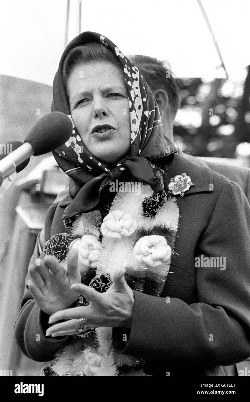 Margaret thatcher head and shoulders hi-res stock photography and ...