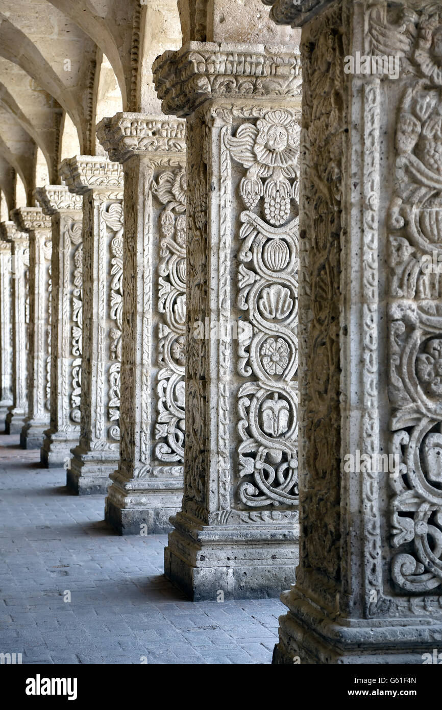 Carved columns hi-res stock photography and images - Alamy