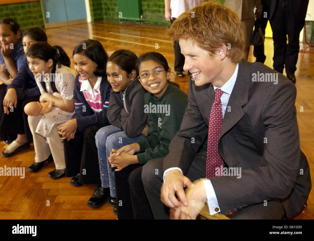 Prince Harry school children Stock Photo - Alamy