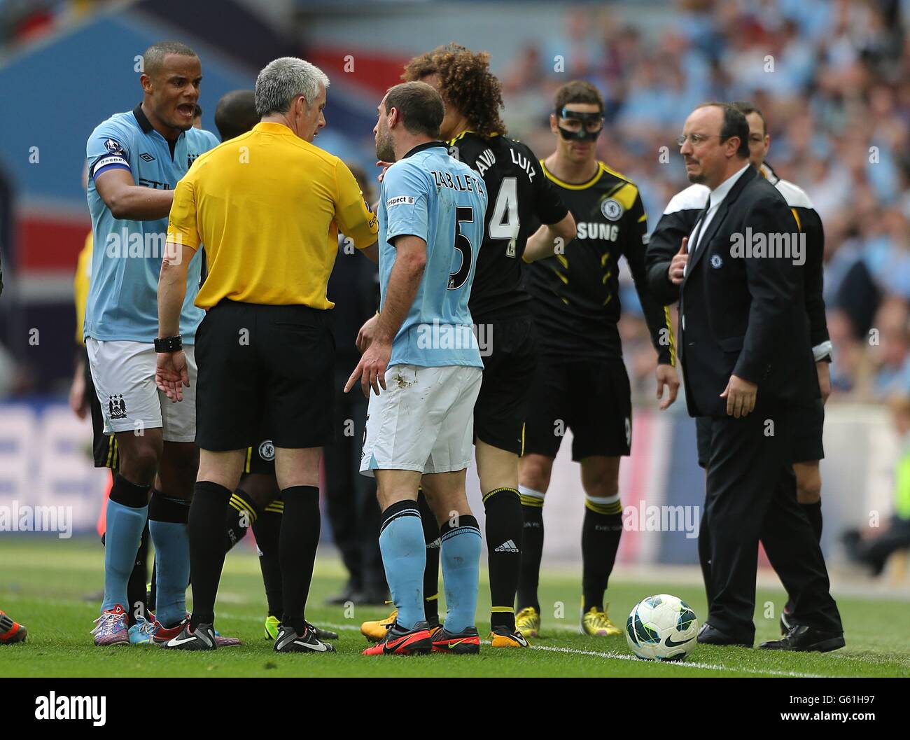 Players surround referee chris foy hi-res stock photography and images ...