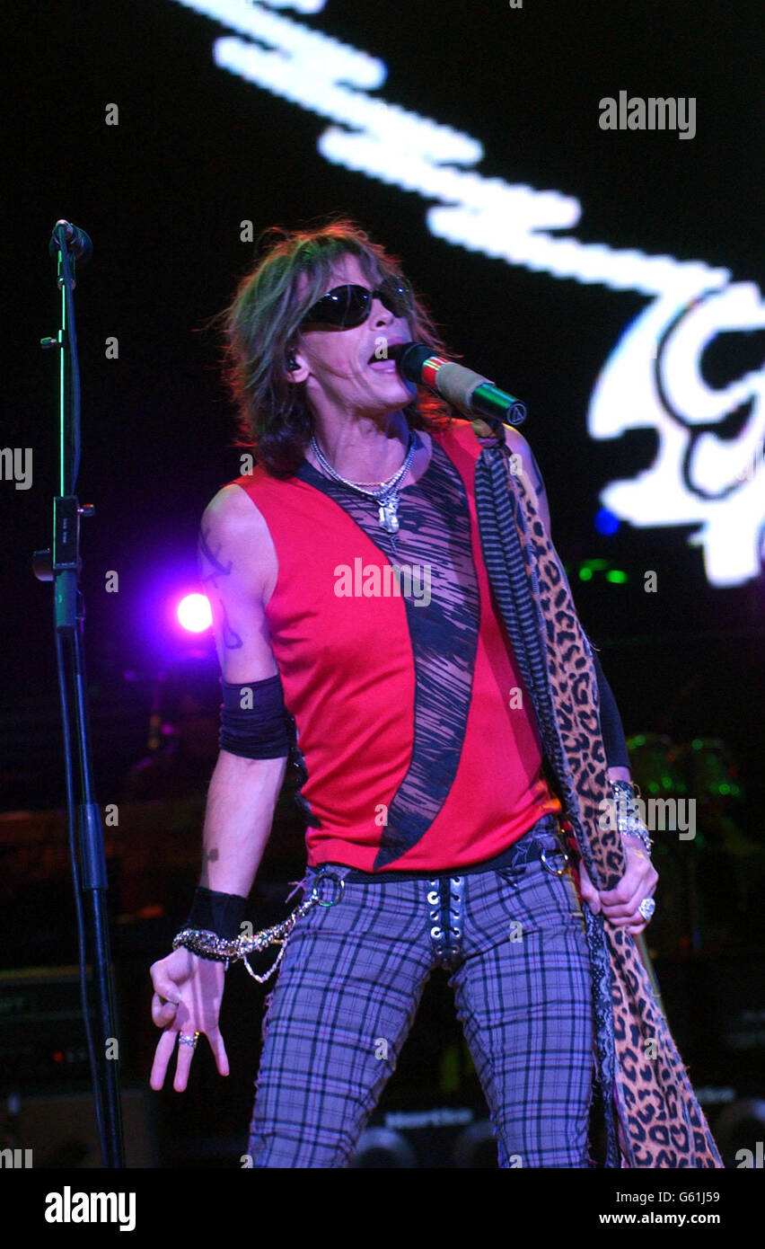 Steve tyler aerosmith hi-res stock photography and images - Alamy