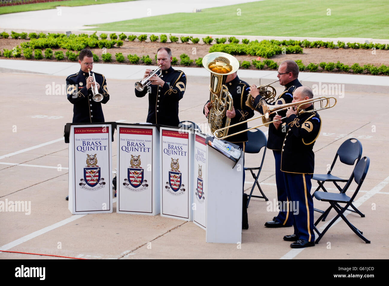 Us army brass quintet hi-res stock photography and images - Alamy