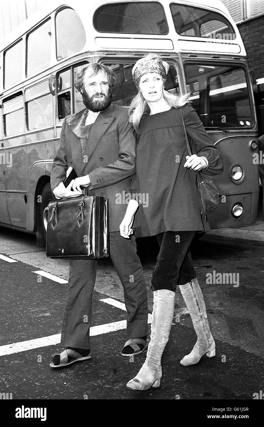 Irish actor richard harris hi-res stock photography and images - Alamy Irish actor richard harris hi-res stock photography and images - Alamy
