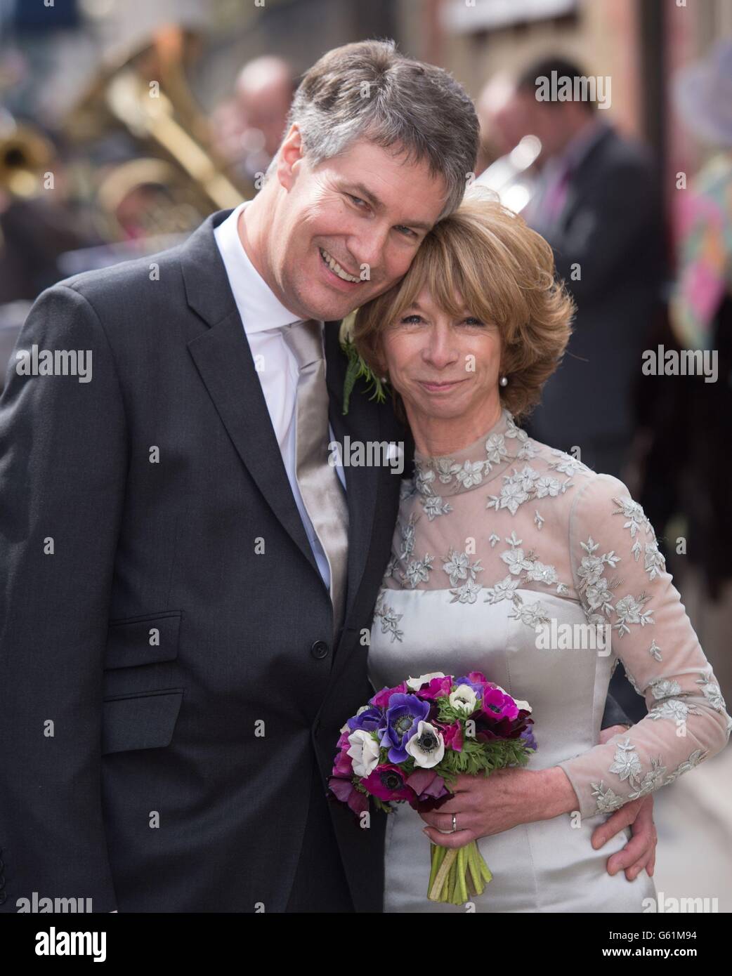 Showbiz wedding mangkr half length mid hi-res stock photography and ...