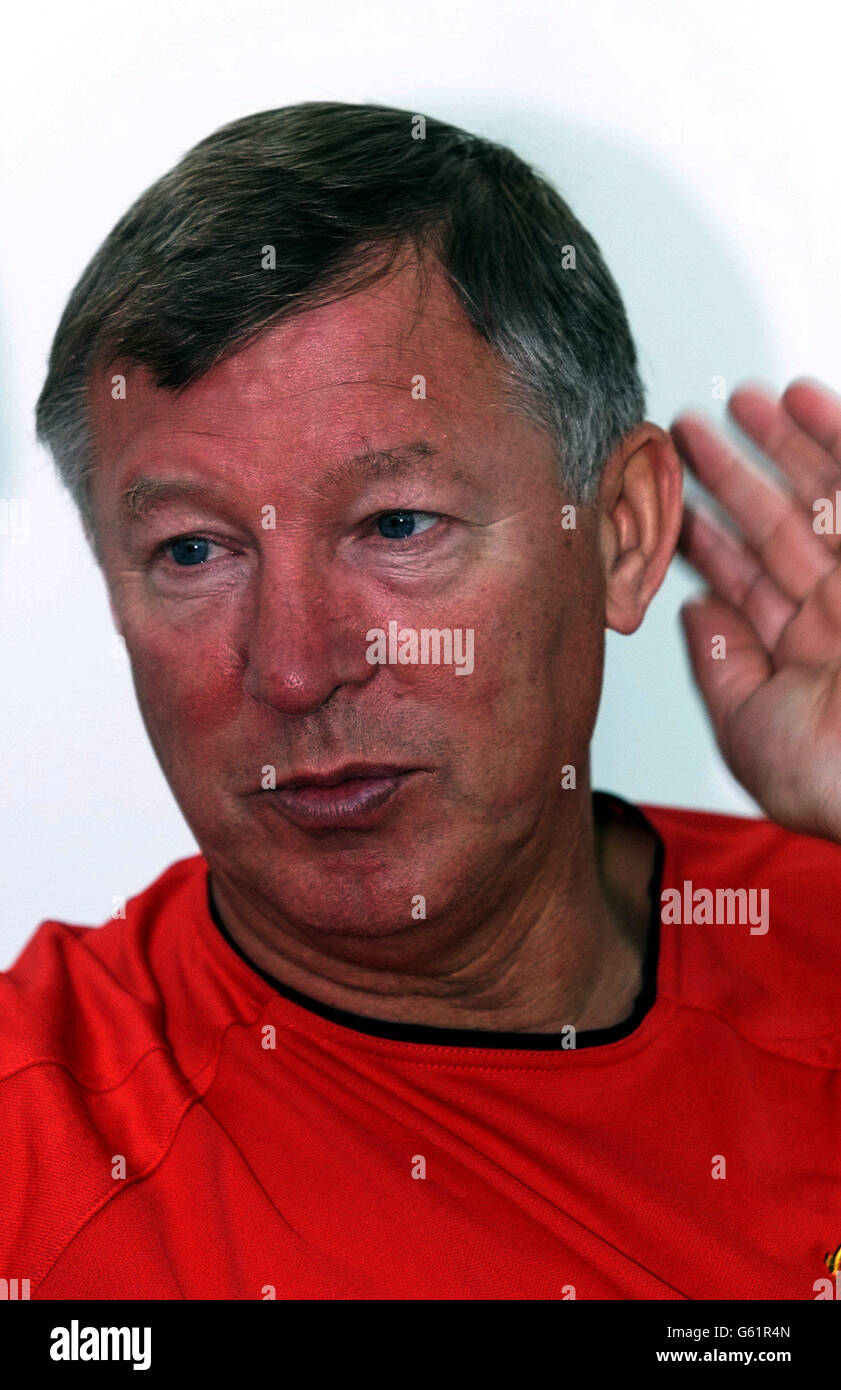Manchester united manager alex ferguson talks to the press hi-res stock ...