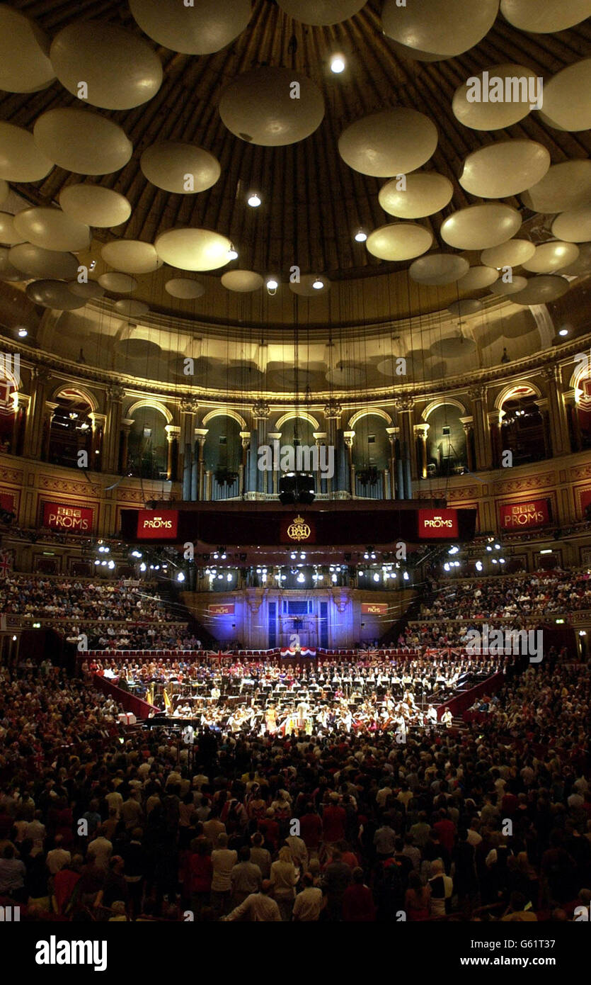 Flag waving crowds enjoy the last night of the Proms at the Royal ...