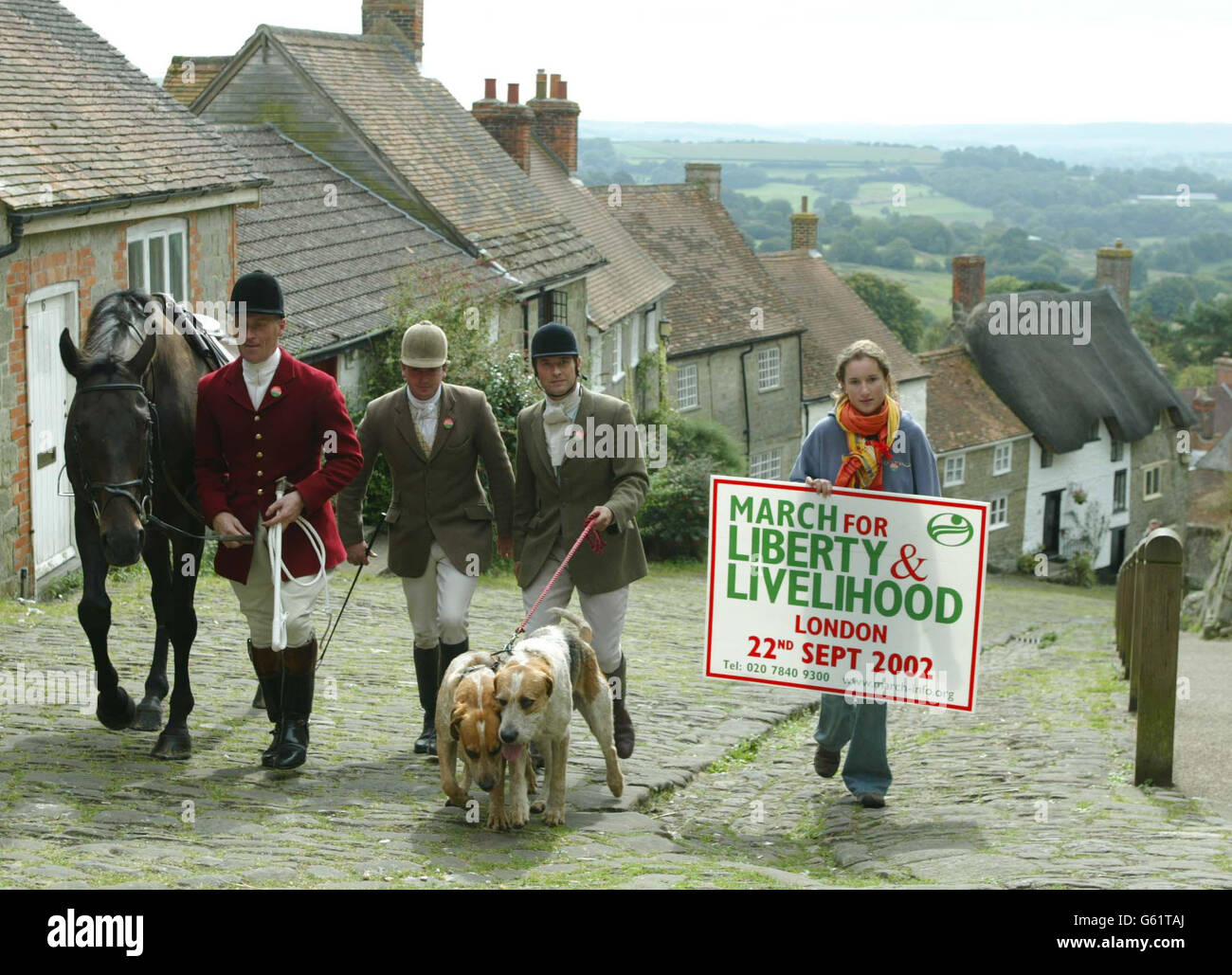Members of the South and West Wiltshire Foxhounds - Kennel Huntsman ...