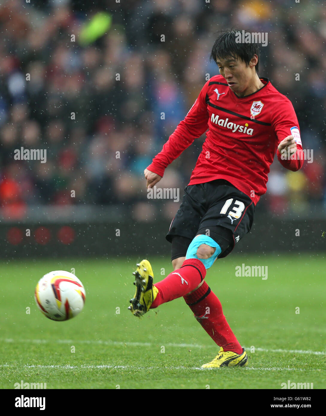 Cardiff City's Kim Bo-Kyung during the npower Football League ...