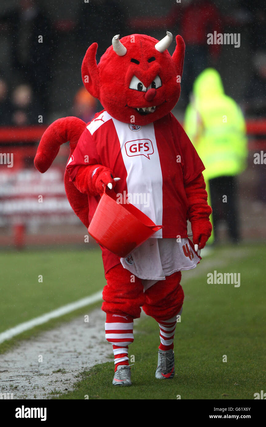 Crawley football reggie hi-res stock photography and images - Alamy