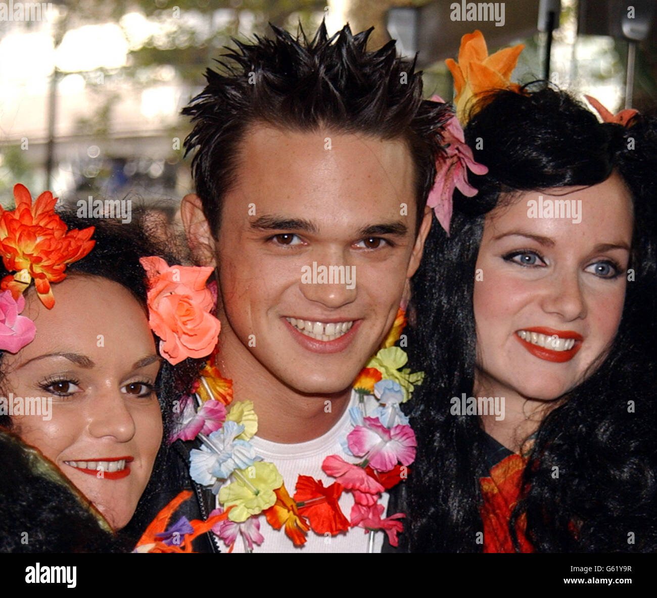 Celebrity pop star smiling gareth gates hi-res stock photography and ...