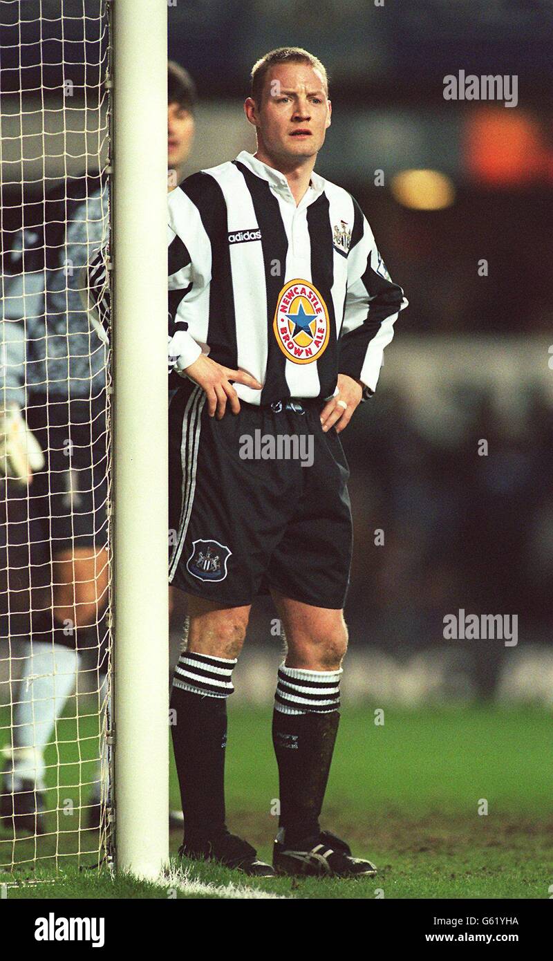 Premiership Soccer-Newcastle United v Manchester United. David Batty ...