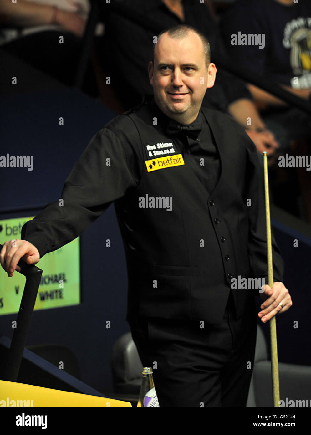 Crucible snooker crowd hi-res stock photography and images - Alamy