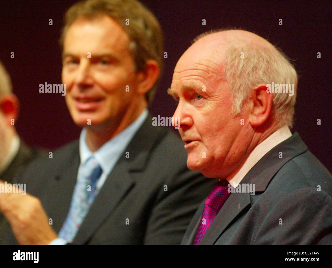 Prime minister tony blair and northern ireland secretary hi-res stock ...