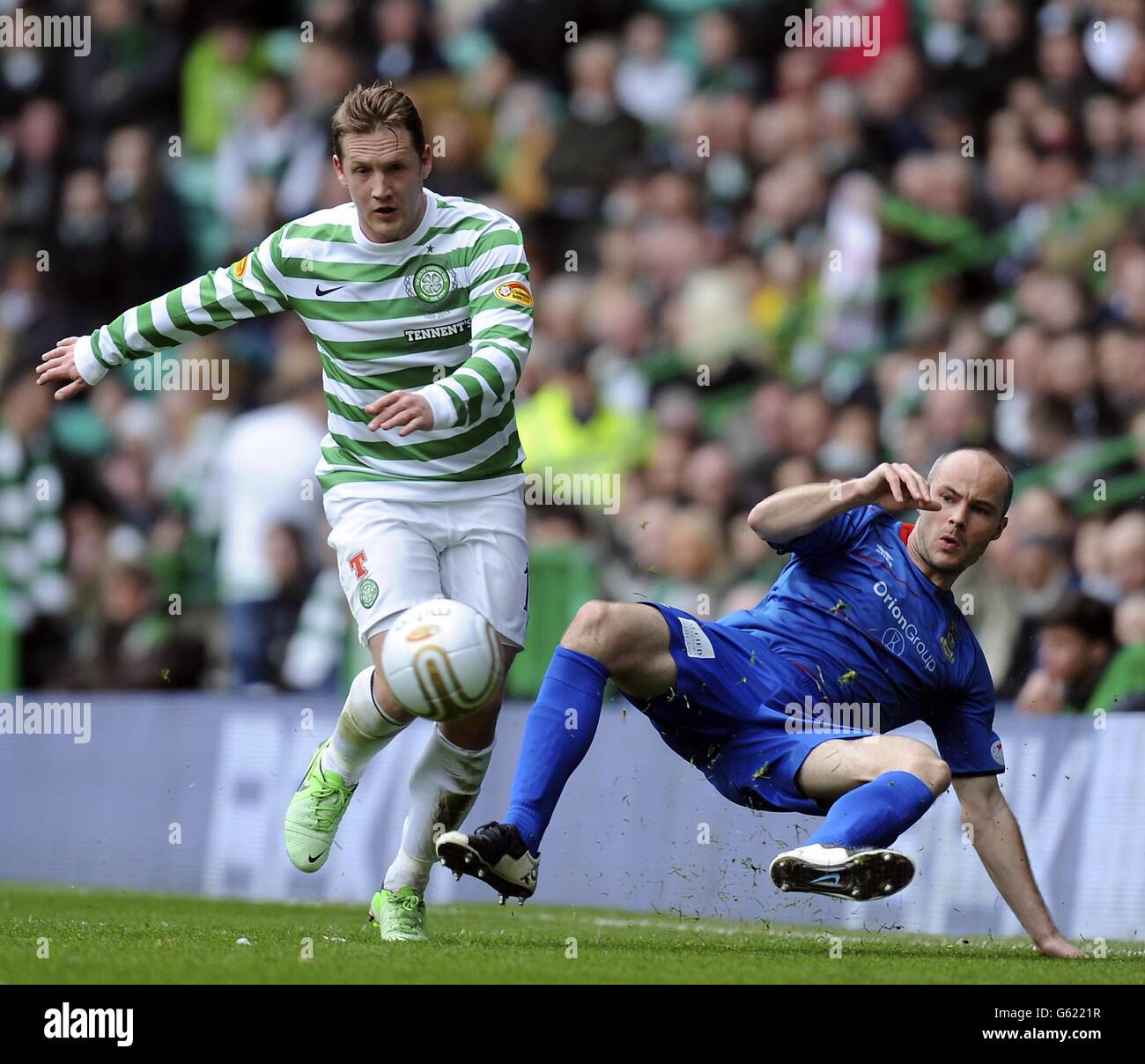 Inverness's David Raven challenges Celtic's Kris Commons (left) during ...