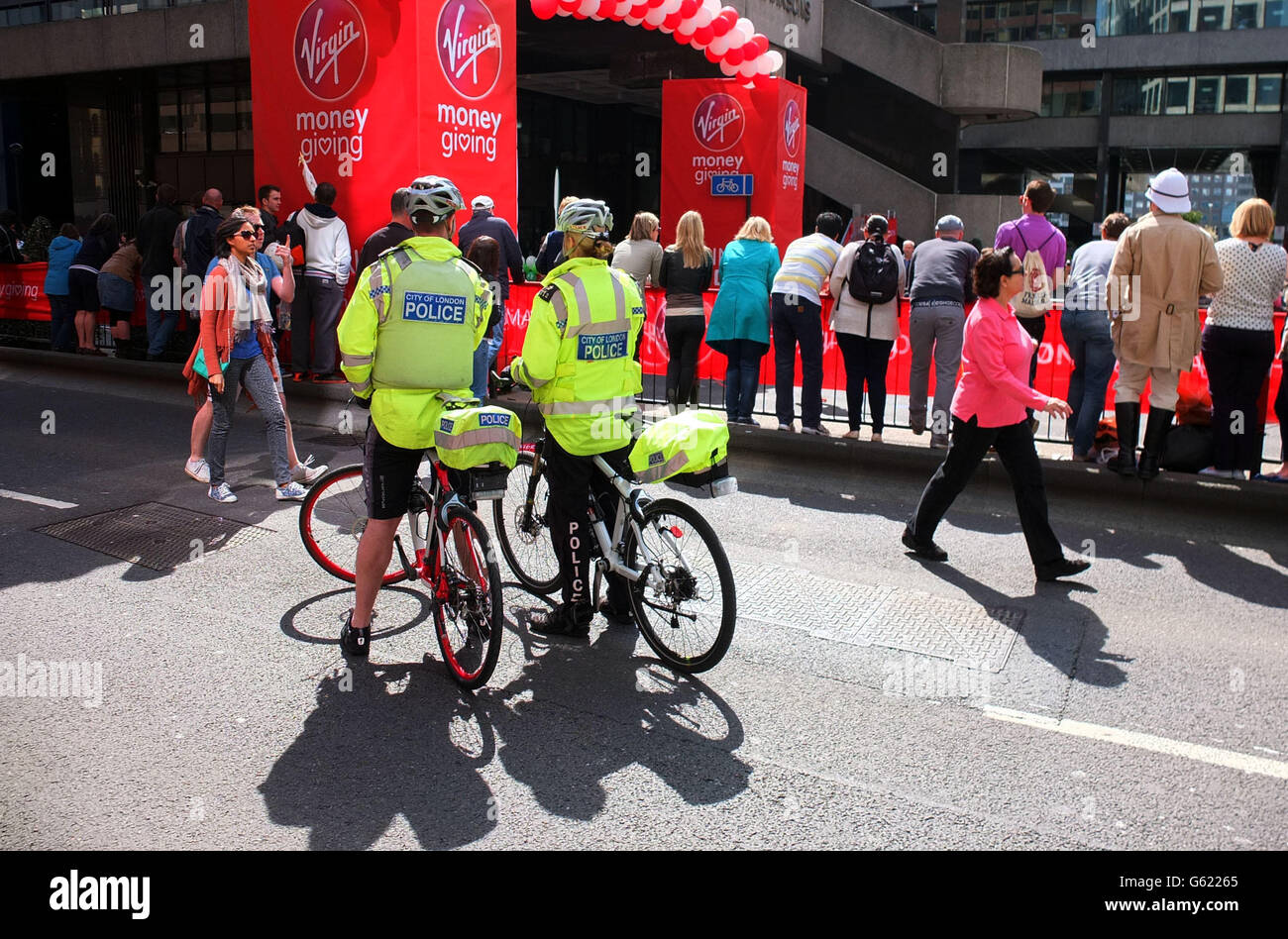Lower thames street runners hi-res stock photography and images - Alamy
