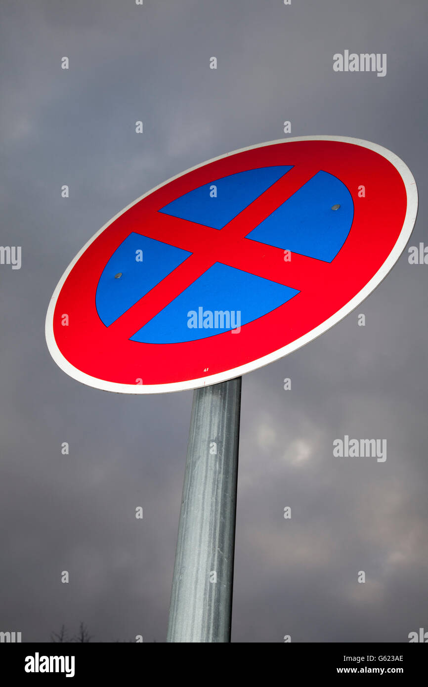 No standing here road sign hi-res stock photography and images - Alamy