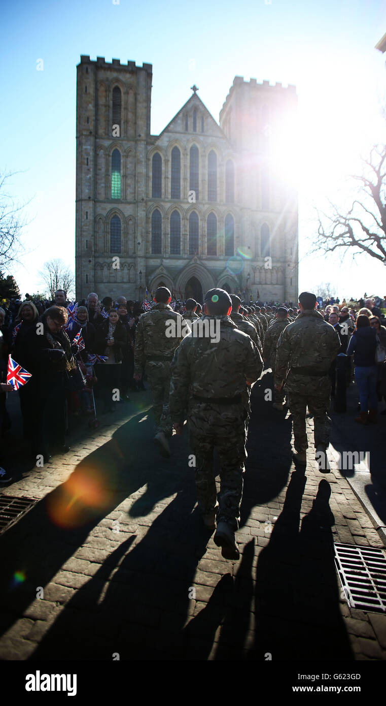 Troops from 21 engineer regiment outside ripon cathedral hi-res stock ...