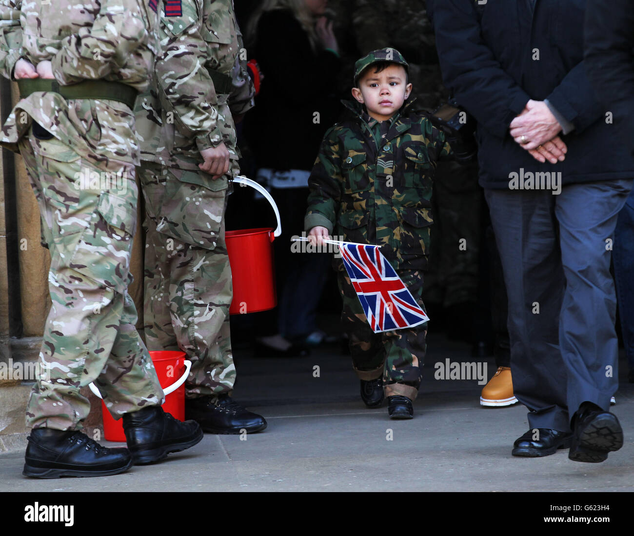 Troops 21 engineer regiment welcomed by families in ripon hi-res stock ...