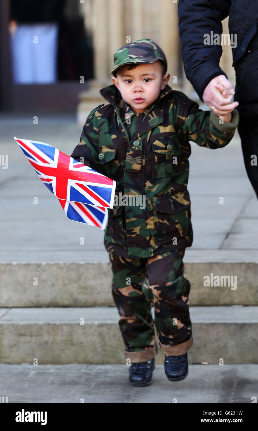 Troops from 21 Engineer Regiment are welcomed by their families in ...