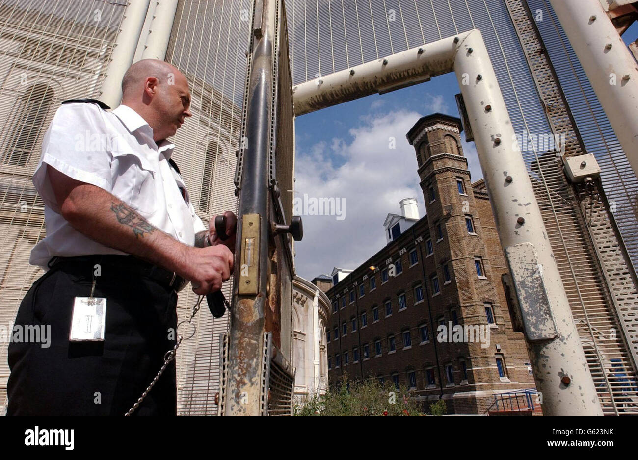 A prison officer at wormwood scrubs prison in west london hi-res stock ...