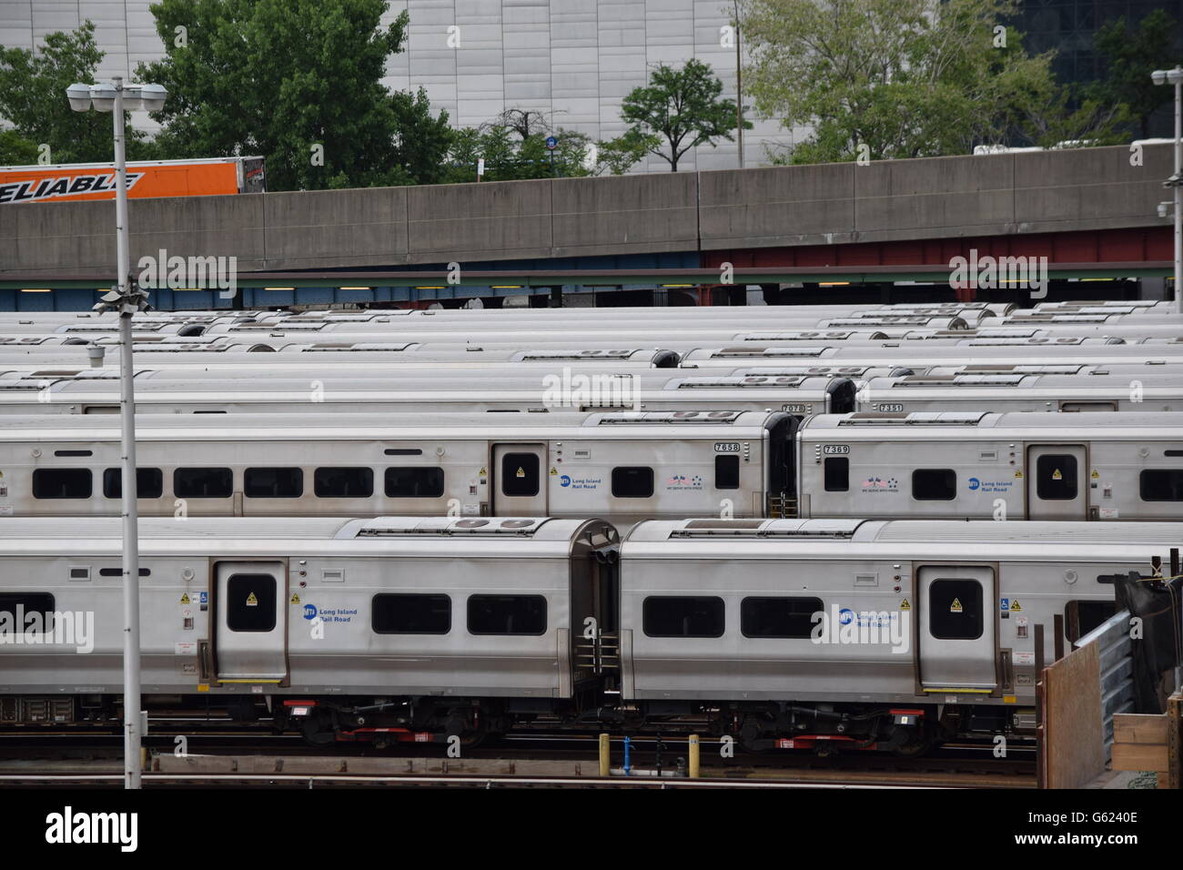 Manhattan trains hi-res stock photography and images - Alamy