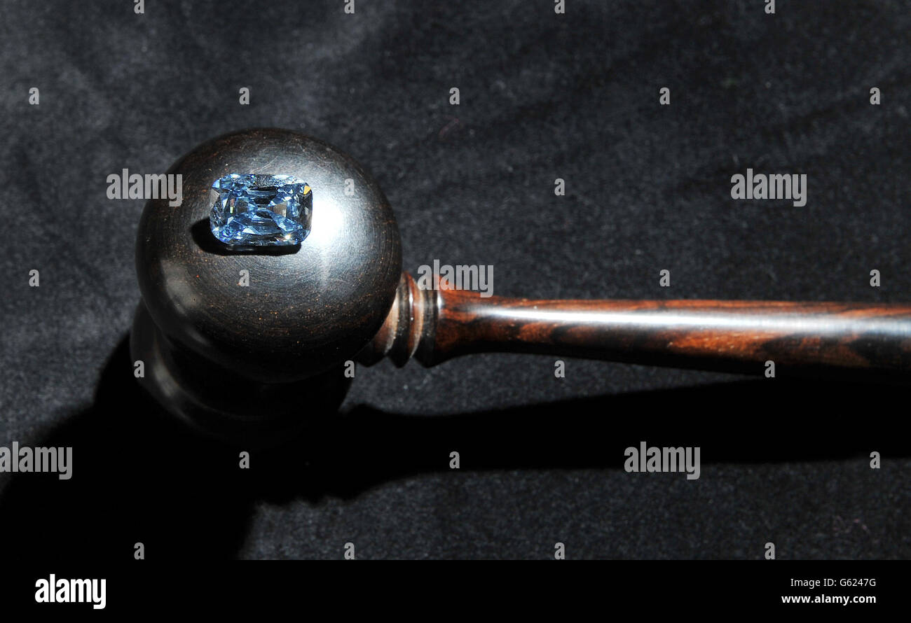 Auctioneers gavel bonhams hi-res stock photography and images - Alamy
