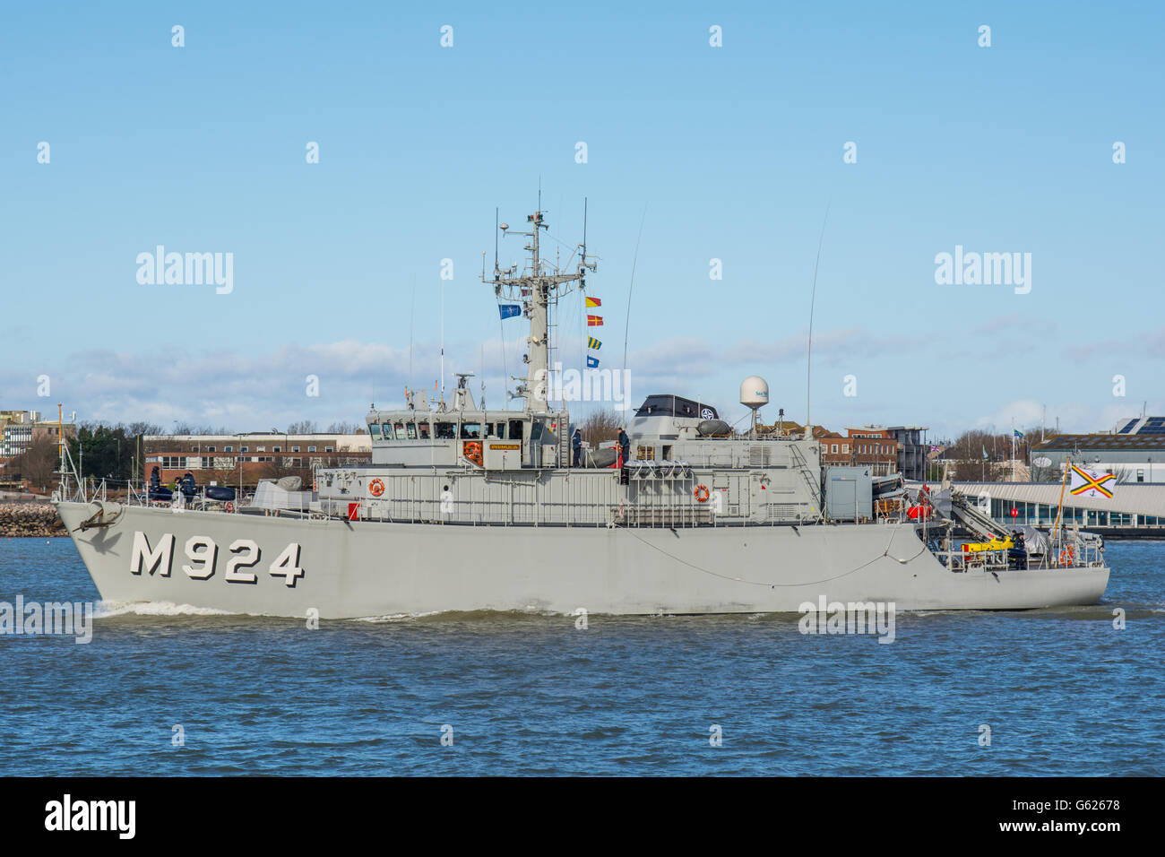 BNS Primula (M924) departing Portsmouth, UK Stock Photo - Alamy