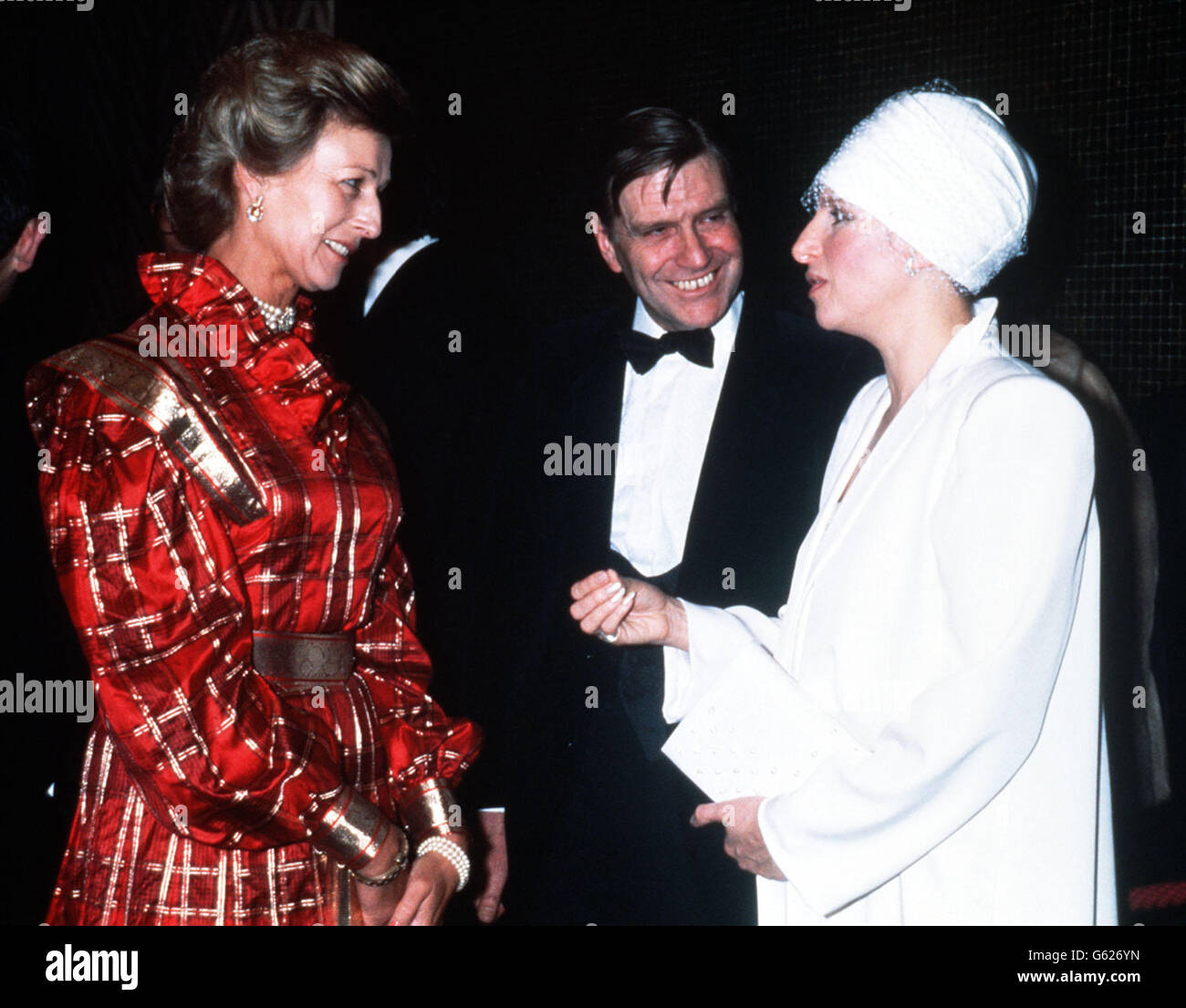 Barbra streisand yentl hi-res stock photography and images - Alamy